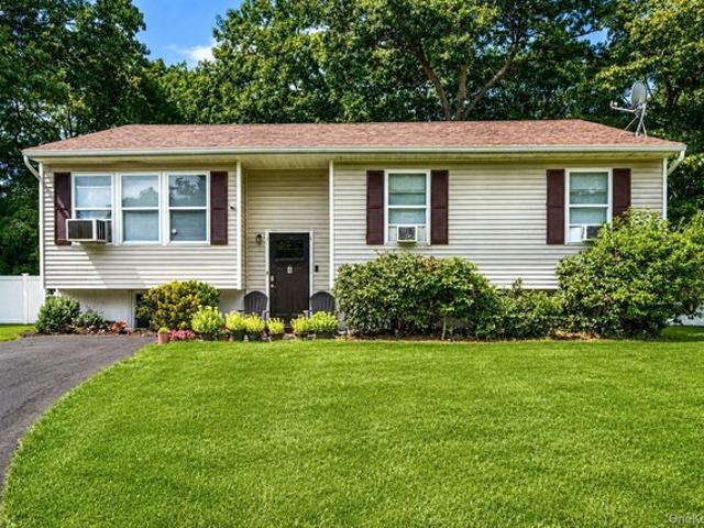 4 Witmer Ct, Islandia, NY 11749