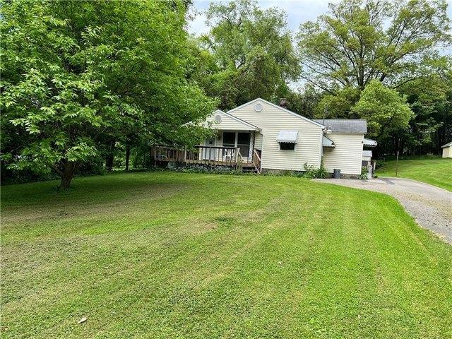 4 Woodbine Dr, Greenville, PA 16125