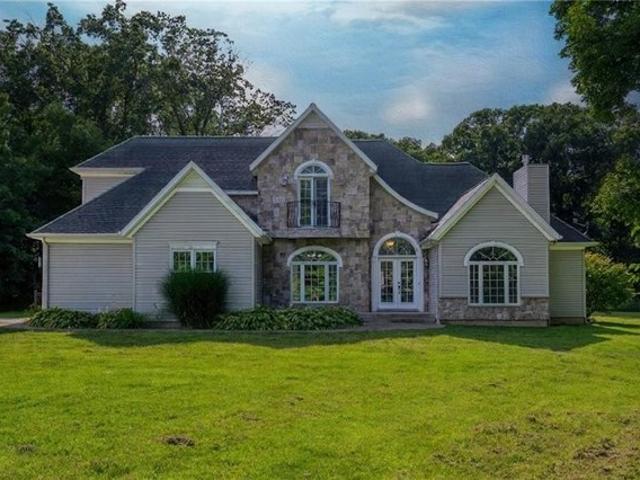 4 Woodbird Dr, Effingham, IL 62401
