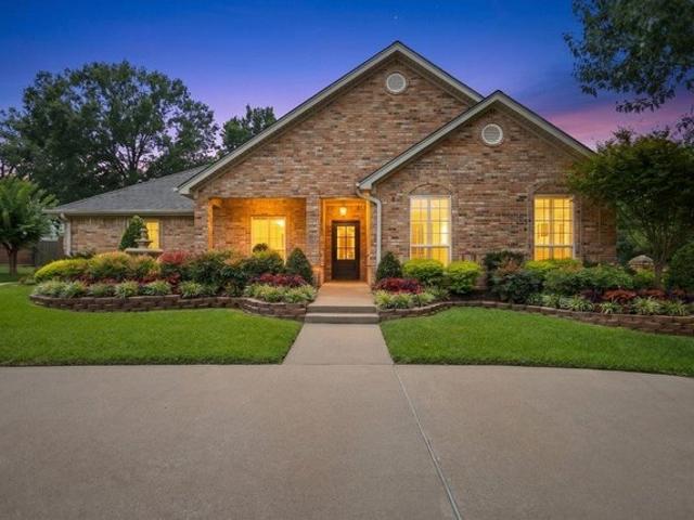 4 Woodbox Dr, Henderson, TX 75652