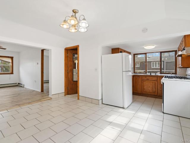 4 Woodland Circle N