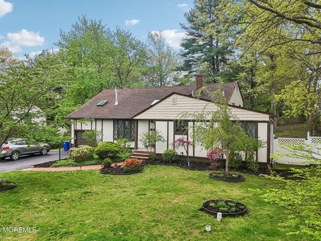 4 Woodland Rd, Holmdel, NJ 07733