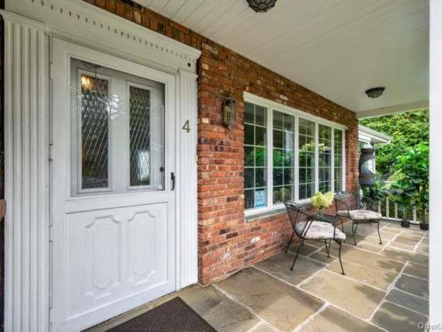 4 Woodleaf Court