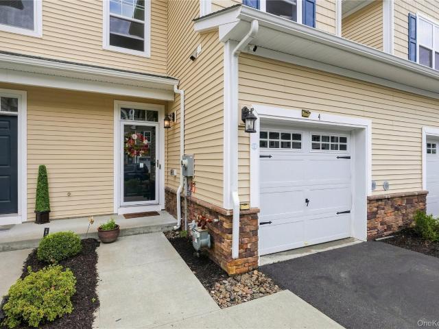 4 Woodrose Court