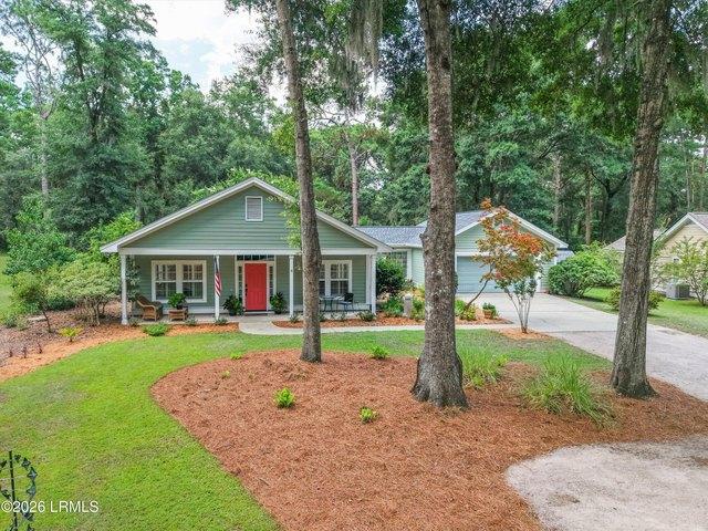 4 Woods Ln, Beaufort, SC 29907