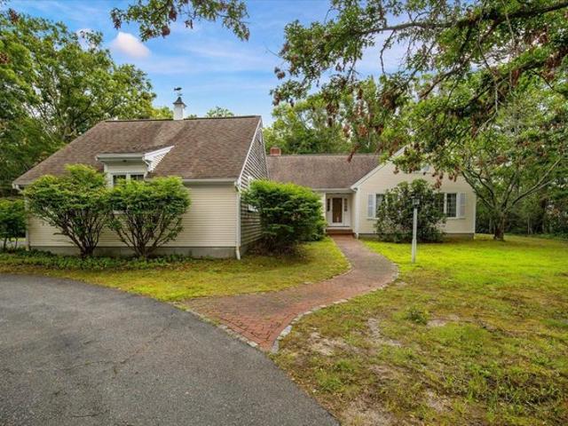 4 Woodspring Farm Ln, Sandwich, MA 02563