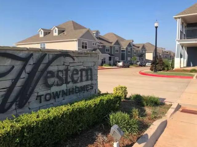 4 X 2.5 Brand new luxury community in Edmond only 30 minutes.