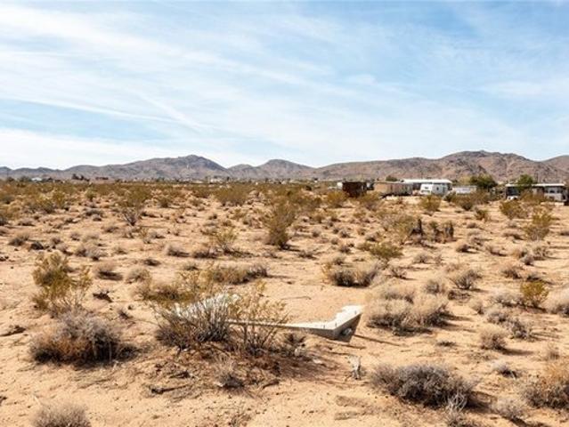 4 Yetters, Landers, CA 92285