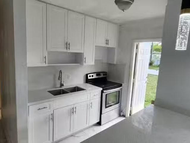 $4,000 4 Bedroom 2 Bathroom House In North Miami 1610 Nw 13.