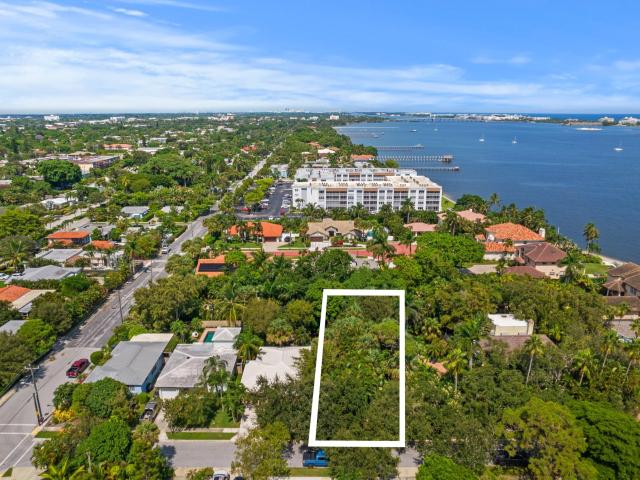 4 17th Ave S, Lake Worth Beach, FL 33460 | MLS #R11112 | Compass