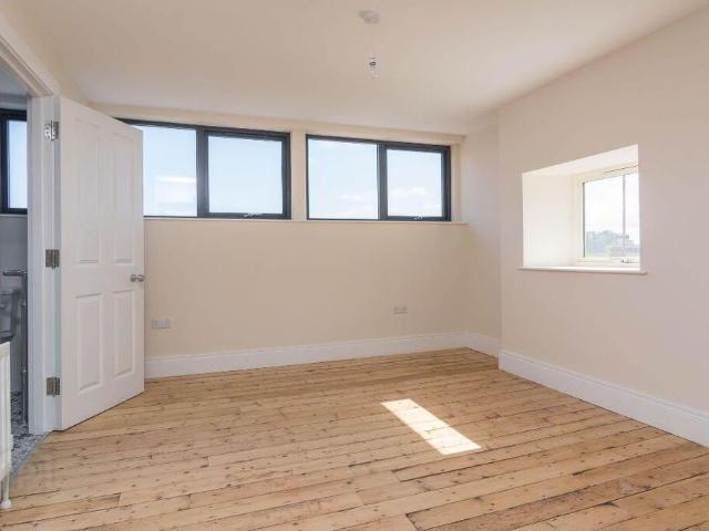 4, 19 College Gardens, Belfast, BT9 6FU