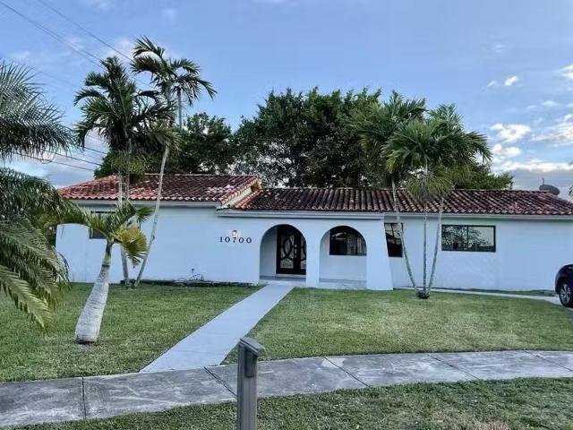 $4,200 4 Bedroom 2 Bathroom House In Miami, FL 33173 10700.