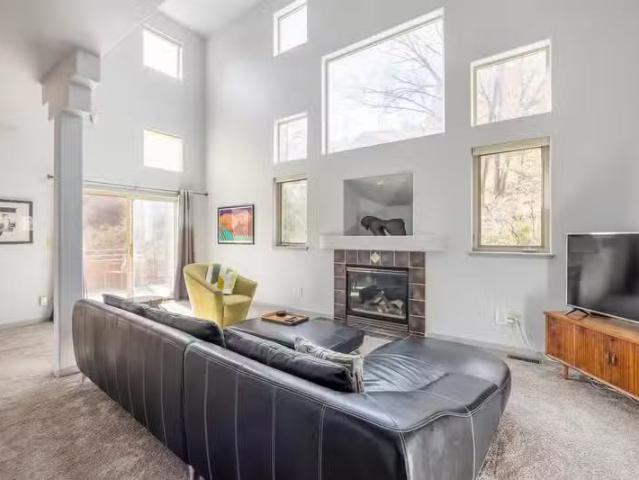 $4,200 3 Bedroom 4 Bathroom Furnished Home In Colorado Sprin.