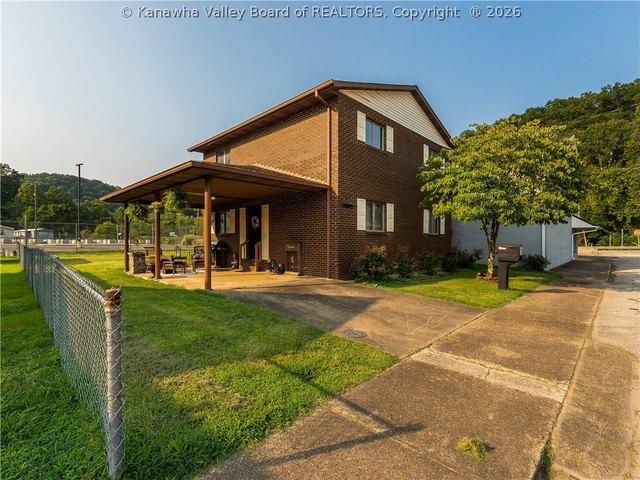 4 2nd Ave, Clendenin, WV 25045