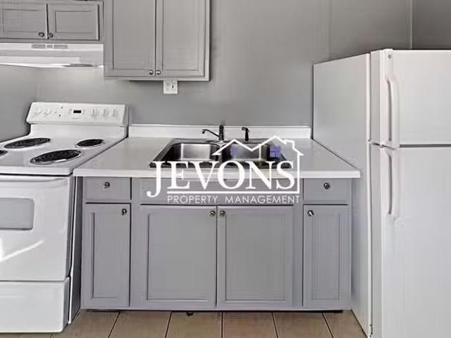4 302 N 8th St Yakima, WA 98901