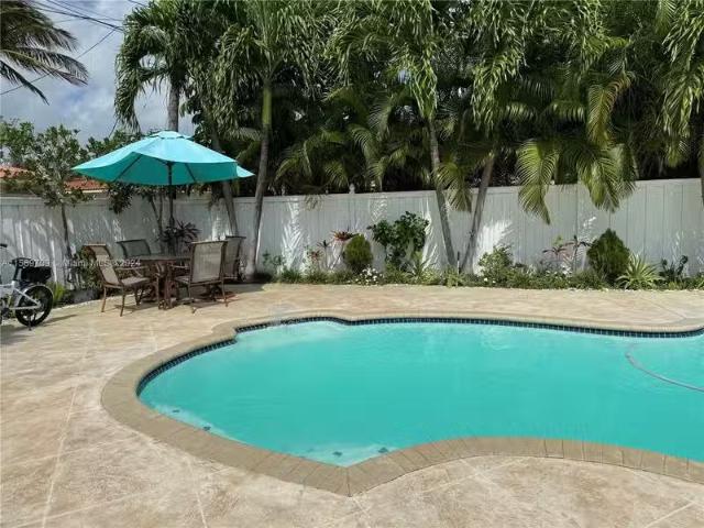$4,500 2 Bedroom 2 Bathroom House In Miami Beach 1611 71st.
