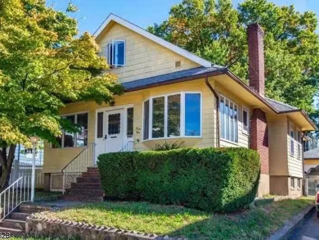 $4,800 6 Bedroom 2.5 Bathroom House In West Orange With Grea.