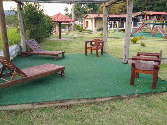 4.950M² CASA DE CAMPO COM 4 DORMITORIOS