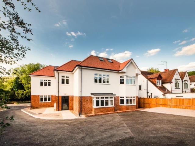 4A, Hillbury Road, Warlingham CR6, 2 bed flat to rent, £1,800 pcm | PrimeLocation