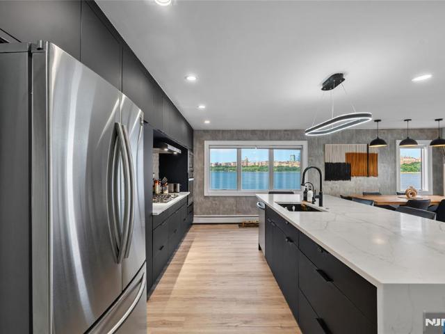 4B Cove Lane