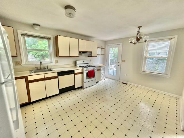 4B Pine Grove Avenue