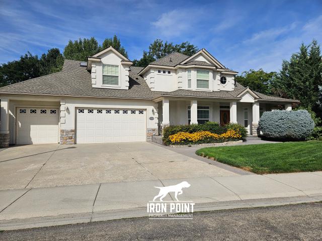 4bed/2.5 bath in sought after Bear Creek Subdivision Meridian!