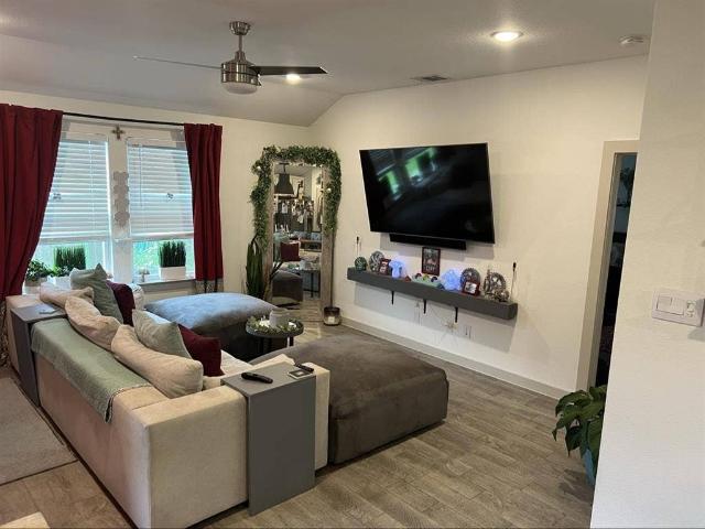 4bed/2 bath looking for 1 roommate