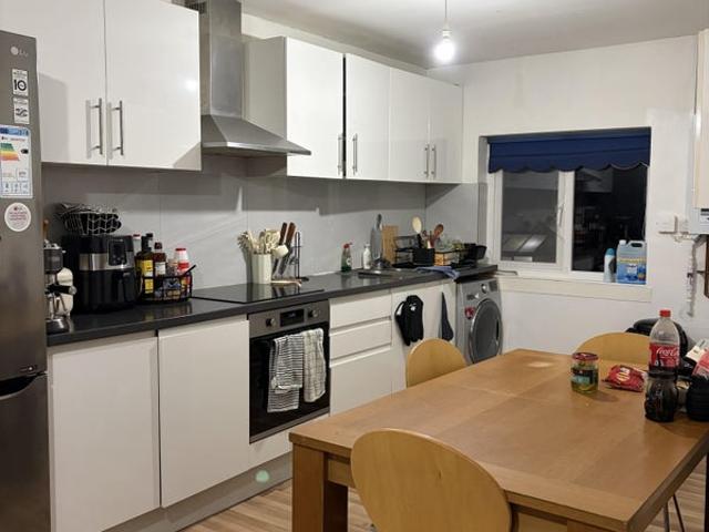 4Bed flat to let with water/council tax include