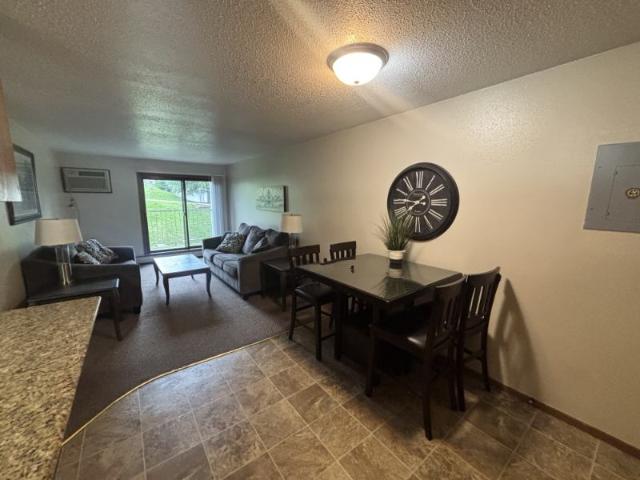 4Bed 2Bath Modern Apartment