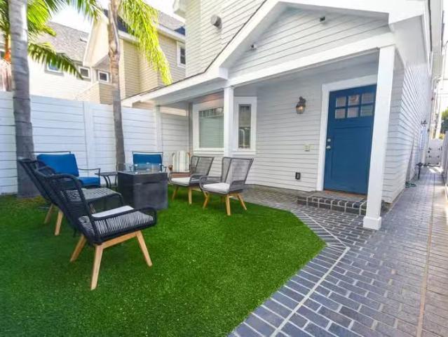 4BR/3.0BA 843 C Ave