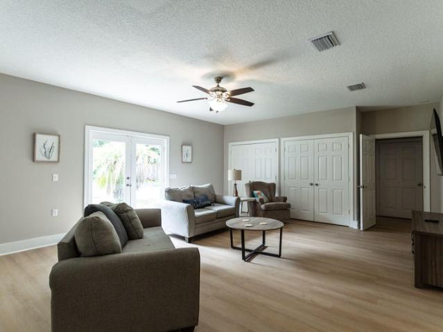 4BR 1,800 Sq Ft Home w Pool + Hot Tub & Big Back