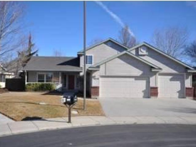 4br 2010ft² Inviting 4Bd 3Ba Home Fam & Liv Room! Wood Floors! 3 Car Garage! 2512 E Ashbrook Ct To Rent in Boise, Idaho