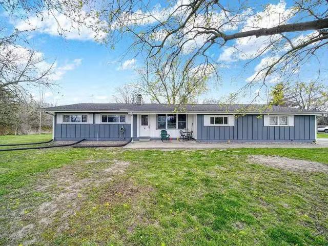 4BR 2BA 1076 Pleasant Knoll Dr, Adrian, MI 49221