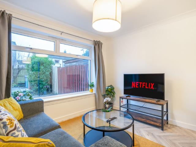 4BR Family Group Home, Sleeps 8 Livingston