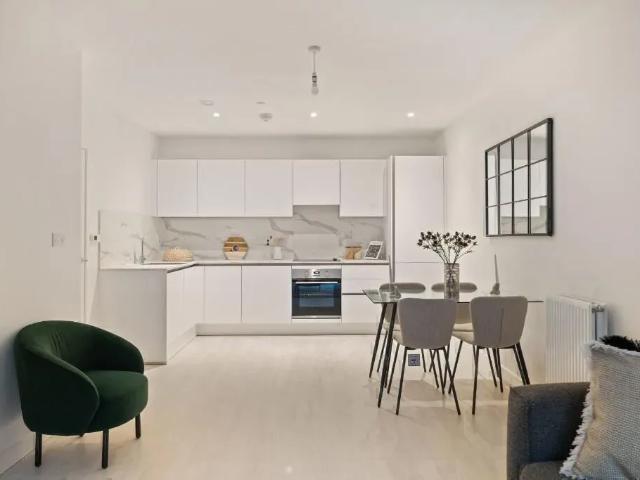 4GlUB3 4Gl, Hayes UB3, 2 bed flat to rent, £2,150 pcm | PrimeLocation