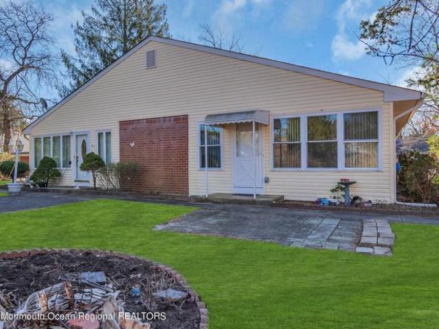 4D Snowberry Ln, Whiting, NJ 08759