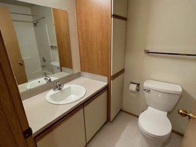 4K Kimberly Apartments 1 Bedroom Apartment for Rent at 11725 15th Ave Ne, Seattle, WA 98125 Pinehurst
