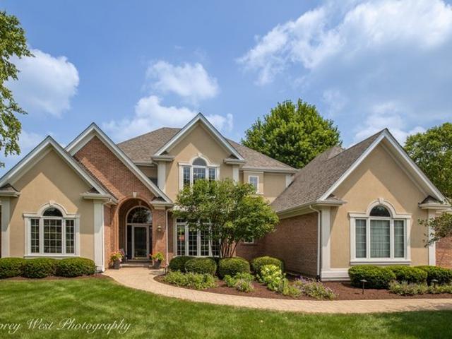 4N843 West Woods Dr, Saint Charles, IL 60175