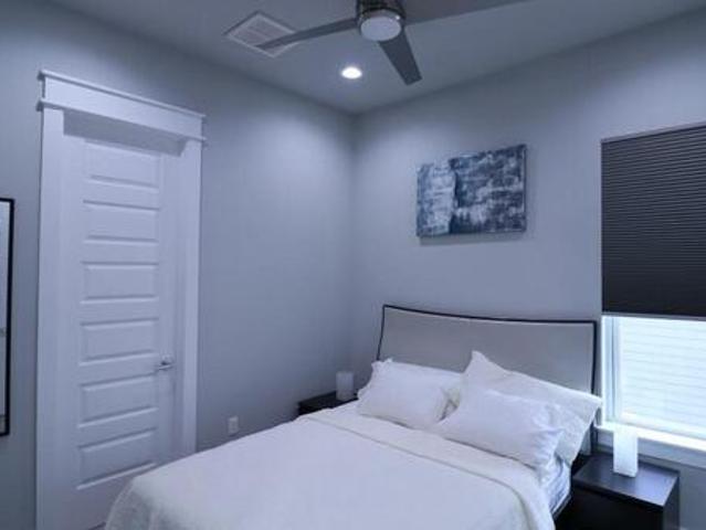 4Story Rooftop Townhouse Near Downtown