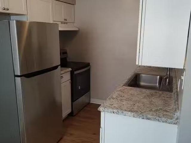 4th Bay 9528. 4th Bay