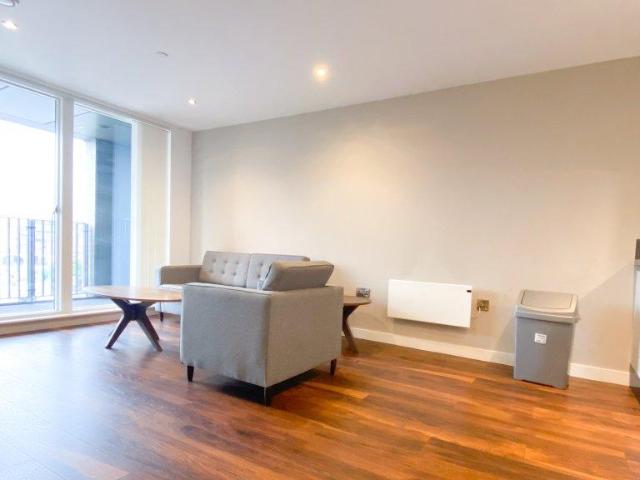 4th Floor – 2 Bedroom Apartment – One. 2 bed apartment to rent £1,475 pcm £340 pw