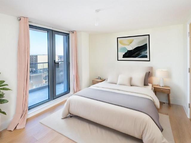 4th Floor Flat Charter House, High Road Ilford, IG1