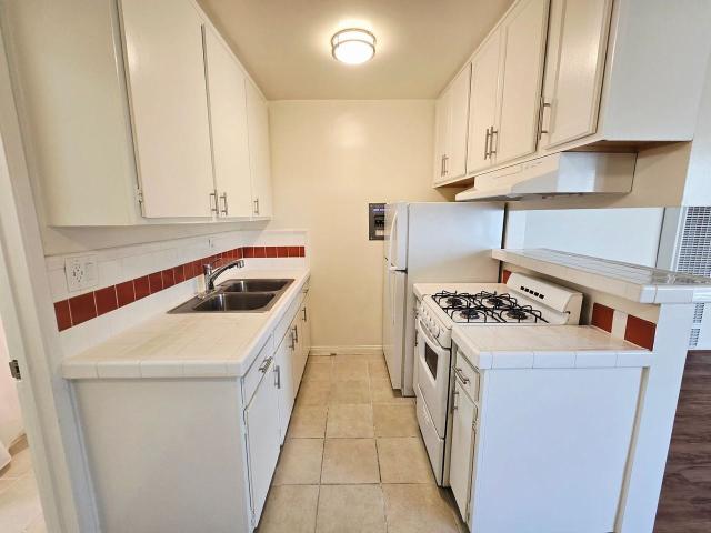 4th St. 2928 Studio Apartment for Rent at 2928 4th St, Santa Monica, CA 90405 Ocean Park