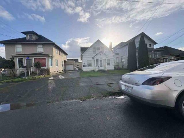 4th St