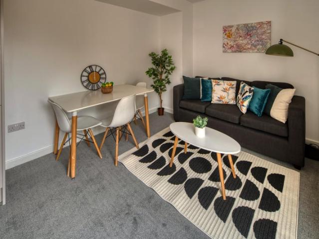 4x Double Rooms in Renovated 4 Bed HMO, Fishponds