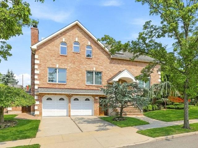 53 15 Overbrook St, Douglaston, NY 11362