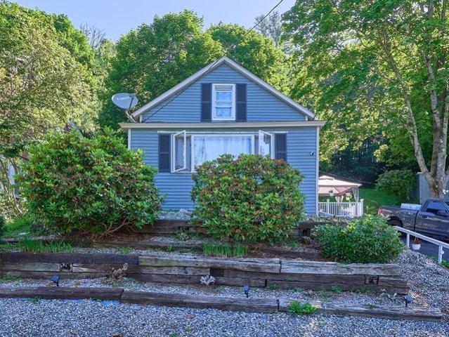 53 Temple St, Spencer, MA 01562
