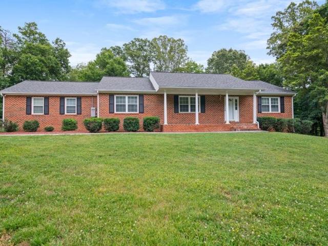 53 Woodlake Cir, Altavista, VA 24517