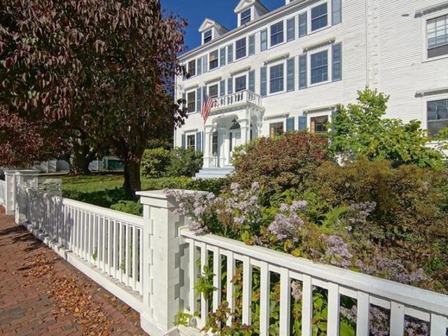 53 Austin St, Portsmouth, NH 03801