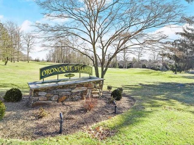 53 Blackhawk Ln B, Stratford, CT